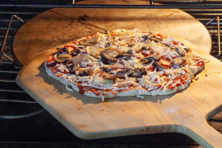 Homemade Pizza Recipe: Easy Step-by-Step Guide to Make Perfect Pizza ...